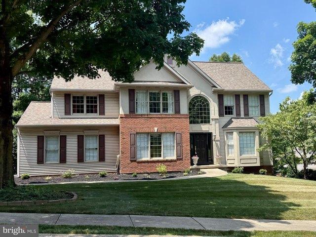 410 Sarah Woods Dr, Red Lion, PA 17356