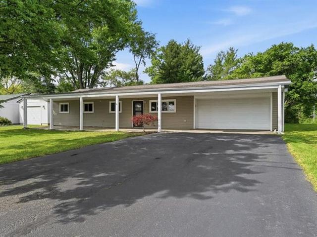 410 Sussex Dr, Cranberry Township, PA 16066