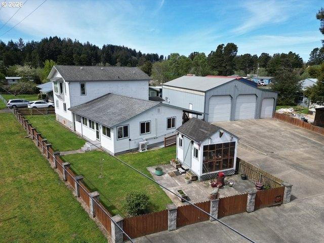 410 Park Ave, Lakeside, OR 97449
