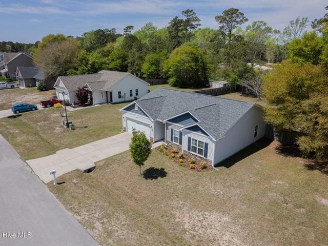 410 Peppermint Dr, Hubert, NC 28539