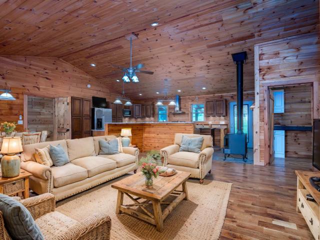 410 Pioneer Trail