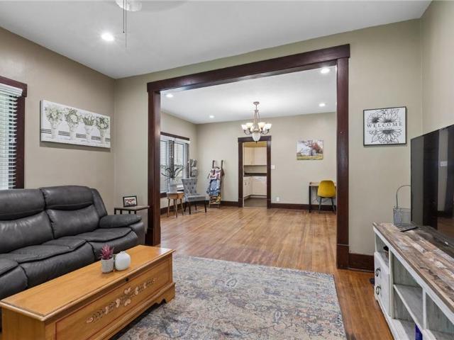 410 W 5th Avenue