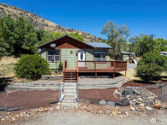 410 W Bartlett St, Omak, WA 98841
