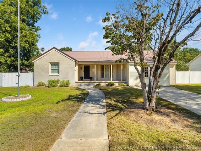 410 W McLean St, Saint Pauls, NC 28384