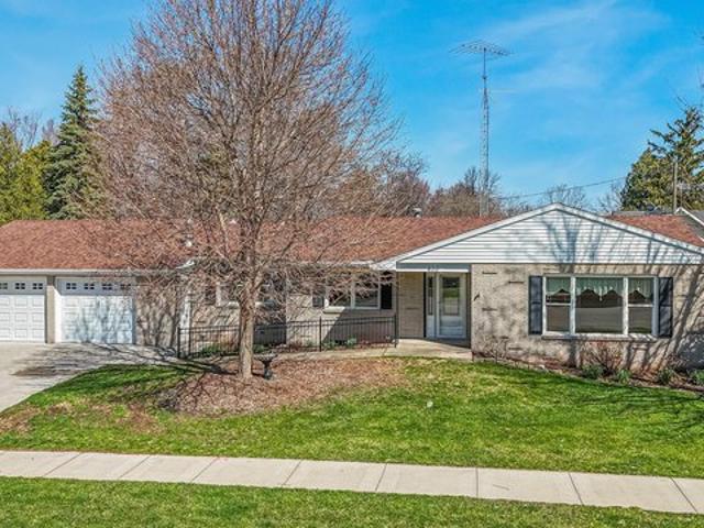 410 W Main St, Winneconne, WI 54986