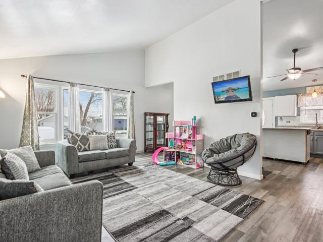 410 W Riverside Drive