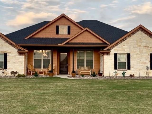 410 Water Fall Ln, Nevada, TX 75173