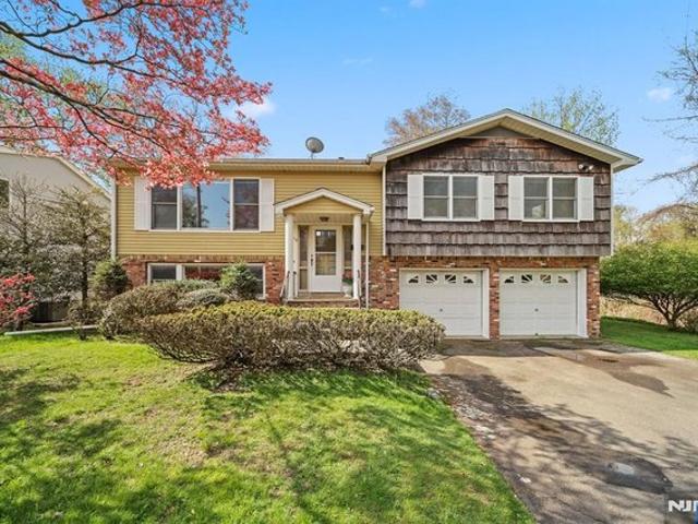 410 White Ave, Northvale, NJ 07647