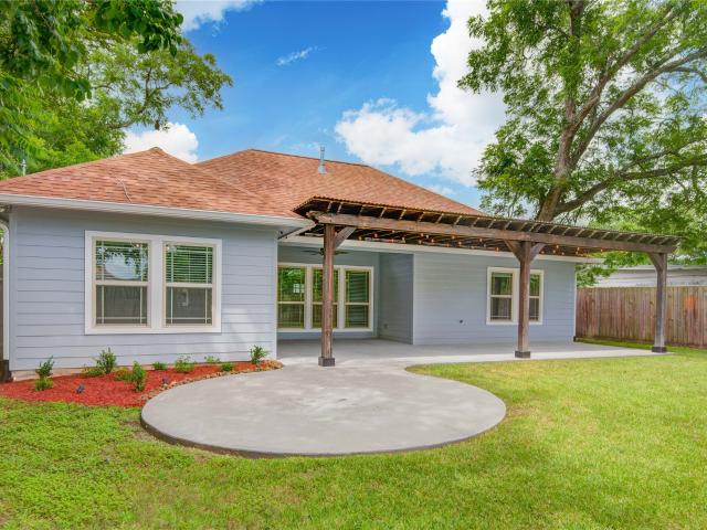 410 Winding Way Street