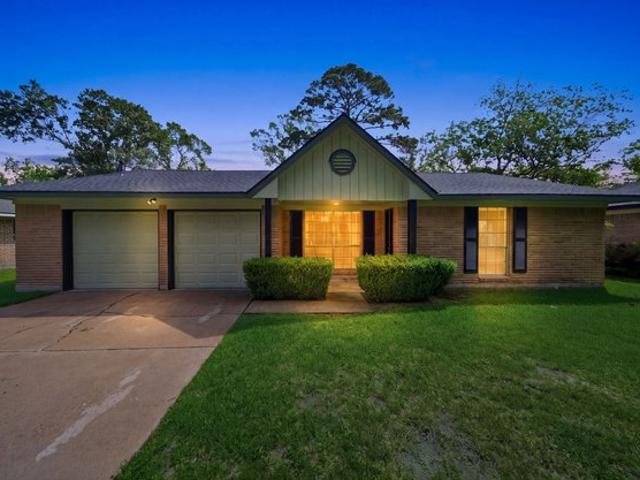 410 Vance St, League City, TX 77573