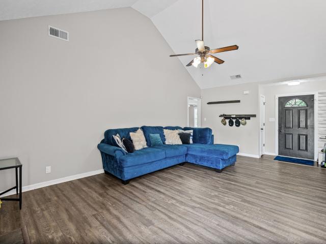 410 Zurich Ct