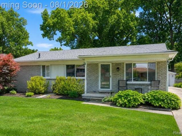 41148 Harvard Dr, Sterling Heights, MI 48313