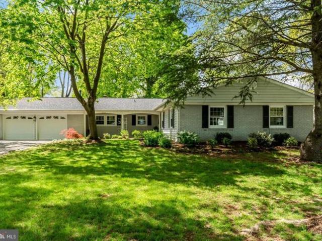 4114 Maureen Ln, Fairfax, VA 22033