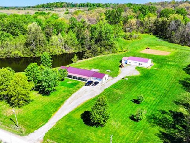 4115 E Olive Branch Rd, Bloomfield, IN 47424