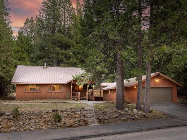 41177 Skyline Dr, Emigrant Gap, CA 95715