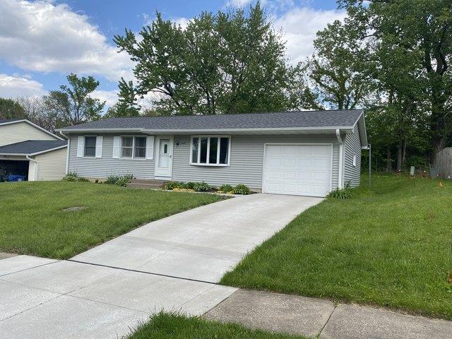 4117 Hillandale Rd, Davenport, IA 52806