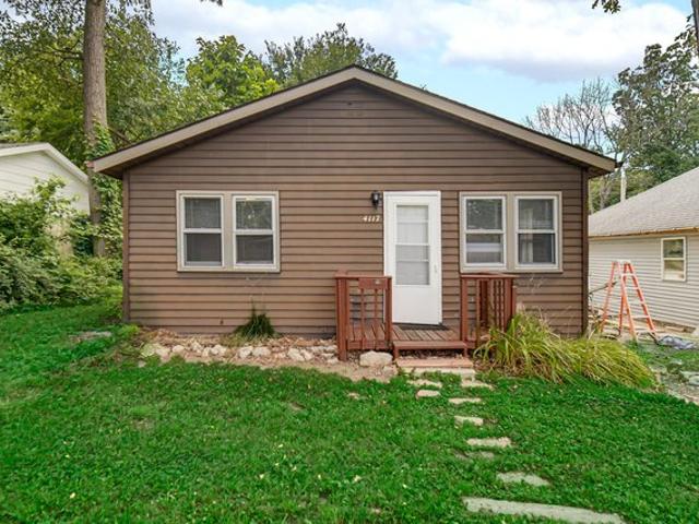4117 Wildwood Rd, Valparaiso, IN 46383