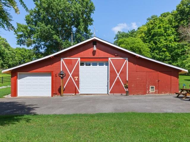 4118 Leipers Creek Rd, Williamsport, TN 38487