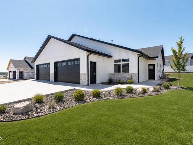 4118 Platinum St, Bismarck, ND 58503