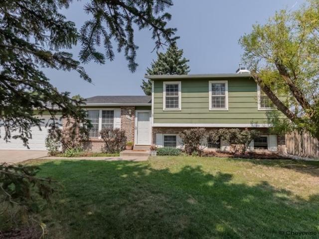 4118 Rangeview Dr, Cheyenne, WY 82001