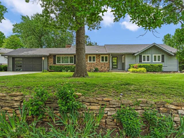 4118 SW Woodbury North Ct, Topeka, KS 66606 | MLS #244278 | Compass