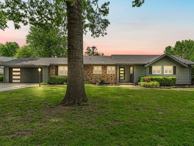 4118 SW Woodbury Ct N, Topeka, KS 66606
