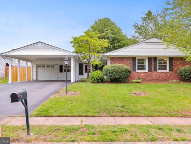 4119 Point Hollow Ln, Fairfax, VA 22033
