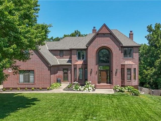 4110 W 110th St, Leawood, KS 66211