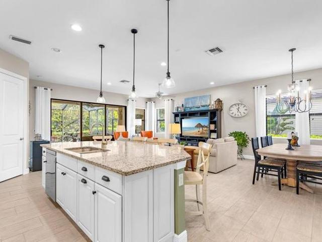4111 Raffia Dr, Naples, FL 34119