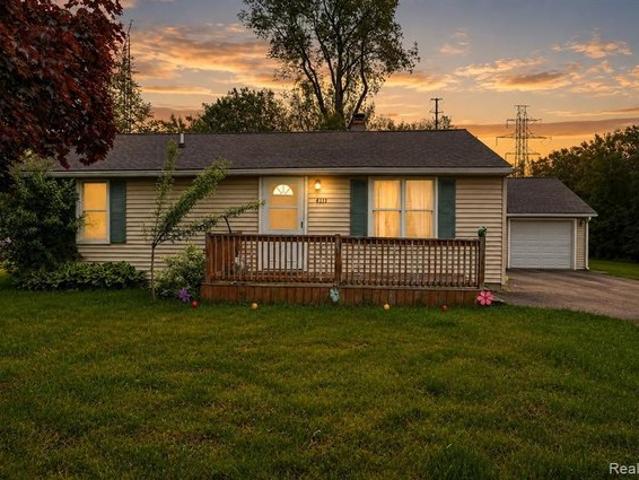 4111 Risedorph St, Burton, MI 48509