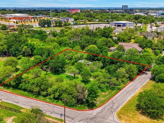 4111 W Horseshoe Bnd, San Antonio, TX 78228