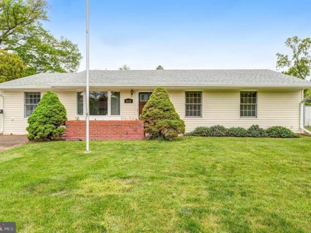 4112 Lawrence St, Alexandria, VA 22309