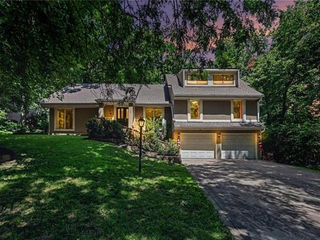 4113 NW Claymont Dr, Kansas City, MO 64116