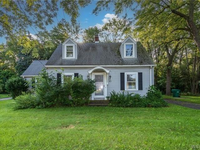 4113 Lake Ave, Lockport, NY 14094