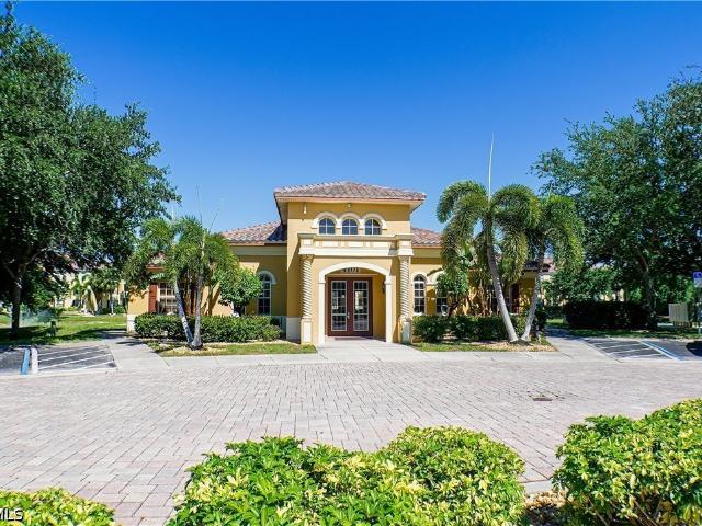 4113 Residence Dr, Unit 211, Fort Myers, FL 33901 | MLS #2026018