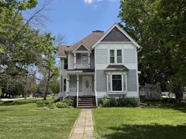 411 2nd Street