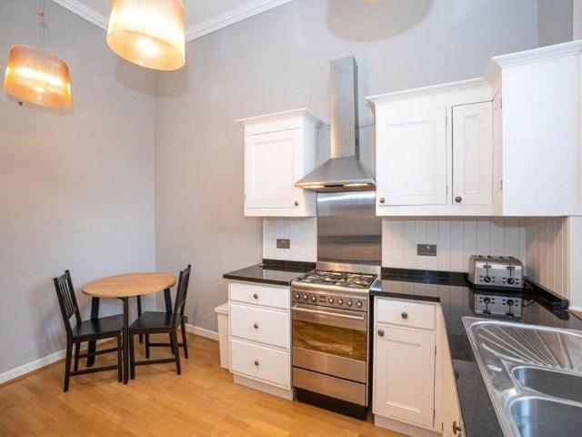 41/1 2f1, Queen Street