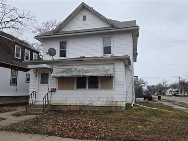 411 5th St NW, Austin, MN 55912