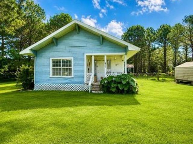 411 9th St, Winnie, TX 77665