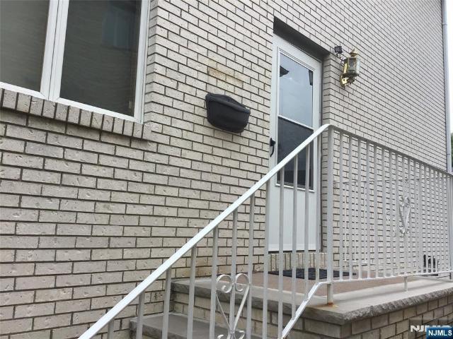 411 Chestnut Street # 2