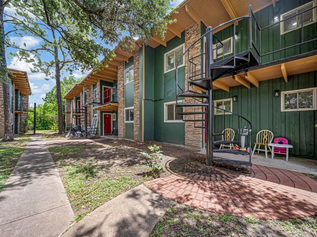 411 Avenue A 2