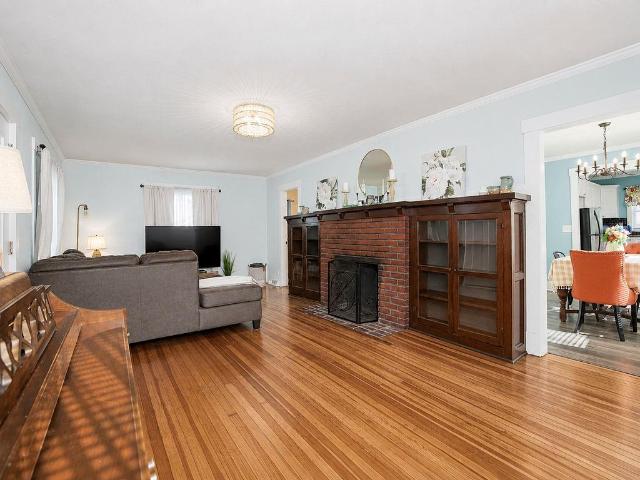 411 E Walnut Street