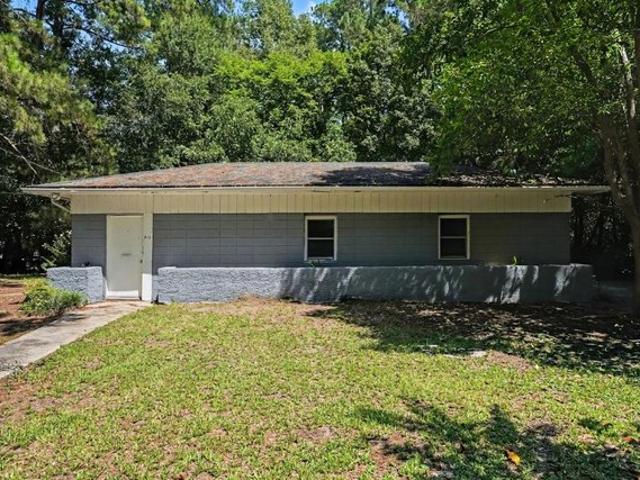 411 E Wine St, Mullins, SC 29574