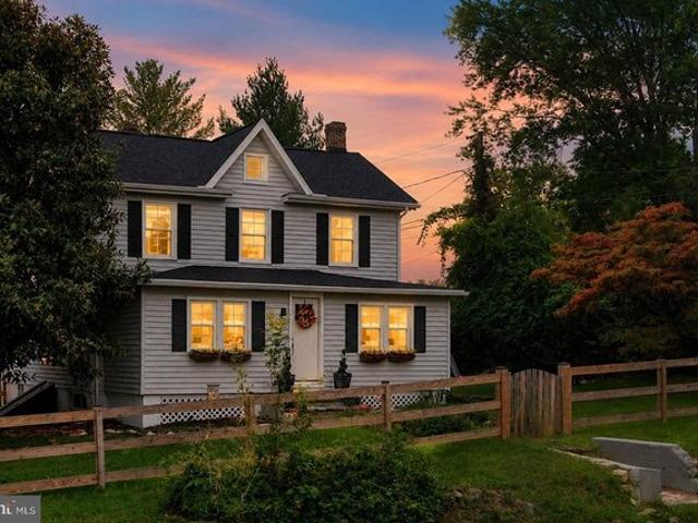 411 E A St, Purcellville, VA 20132