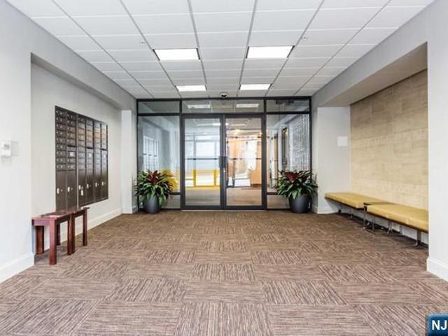 411 E Brinkerhoff Avenue # 105