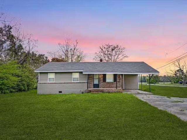 411 E INSTITUTE ST, CHADBOURN, NC 28431 Single Family Residenc.