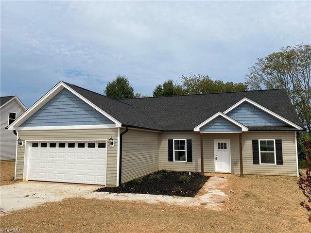 411 E Lee Ave, Yadkinville, NC 27055