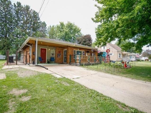 411 E Lincoln St, Mount Morris, IL 61054