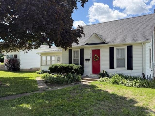 411 E North St, Morrison, IL 61270