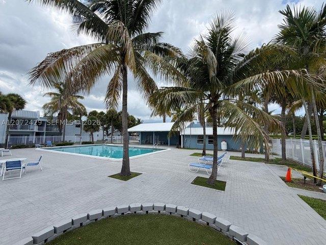 411 Executive Center Dr Apt 109, West Palm Beach, FL 33401